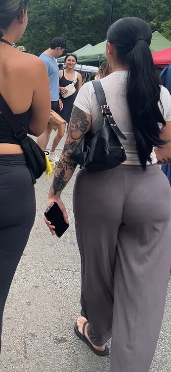 Ass Clinging Pants On A Latina Baddie At The Farmers Market Vtl Oc Spandex Leggings And Yoga