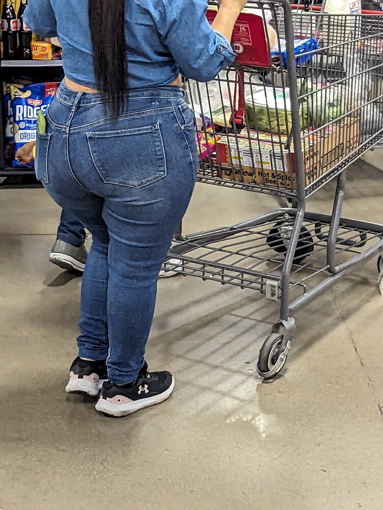 Butterface latina with huge ass in jeans - Tight Jeans - Forum