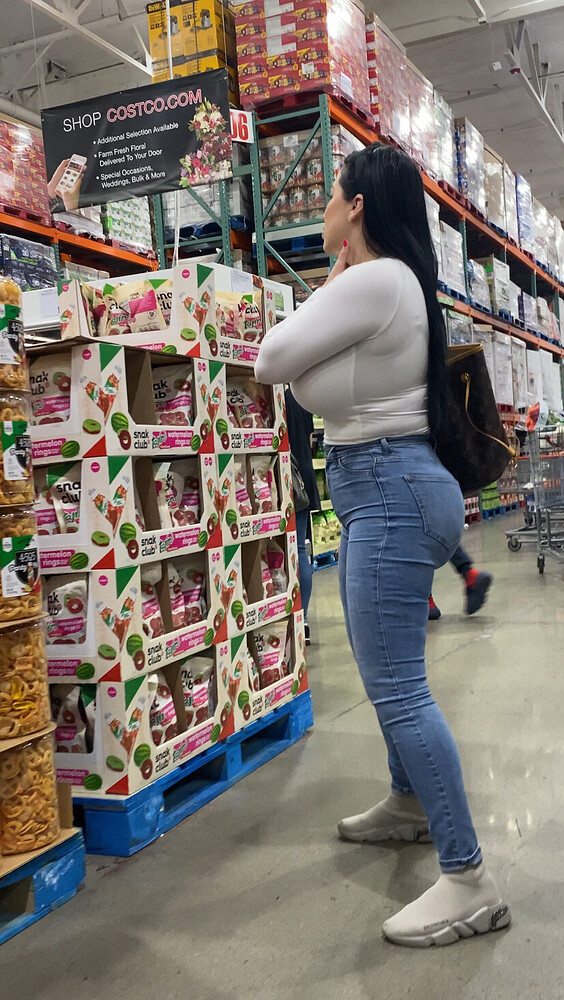Busty+BBL - Tight Jeans - Forum