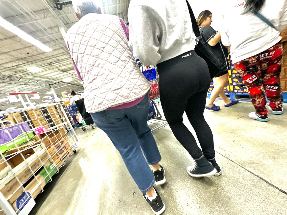 Went to the ghetto. Sam club has some nice asses - Spandex, Leggings ...