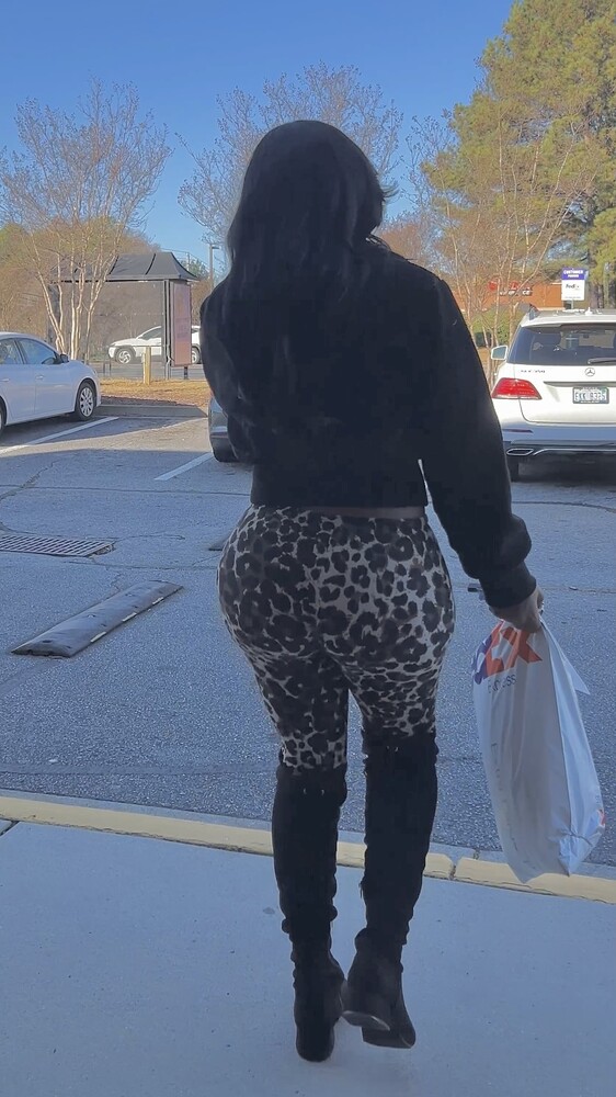 Big Fat Ass Jiggly Ebony Bbl With Spandex Leggings And Yoga Pants Forum