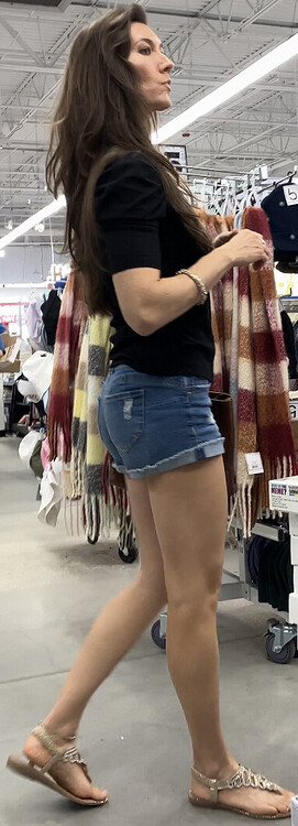 Slim trophy milf in jean shorts - Short Shorts & Volleyball - Forum