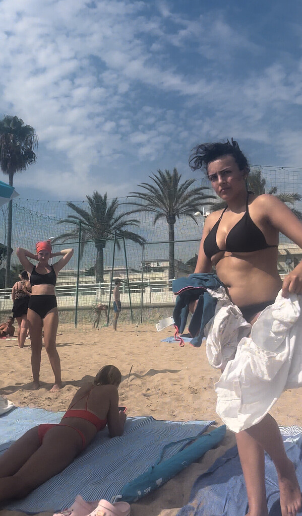 I got caught when taking picture at the beach - Beach & Bikini - Forum