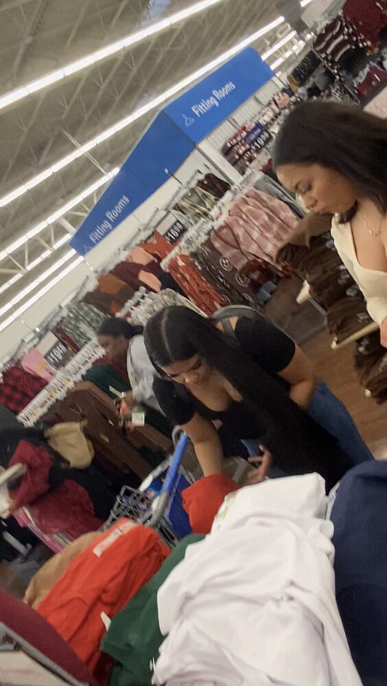 2 Latina Baddies at Walmart - Tight Jeans - Forum