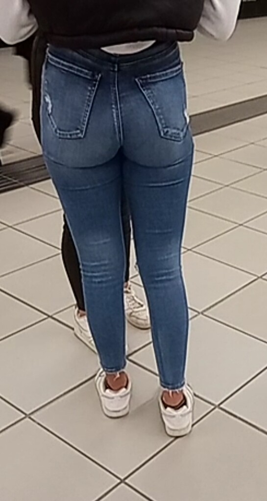 AMAZING bubble-butt - Tight Jeans - Forum