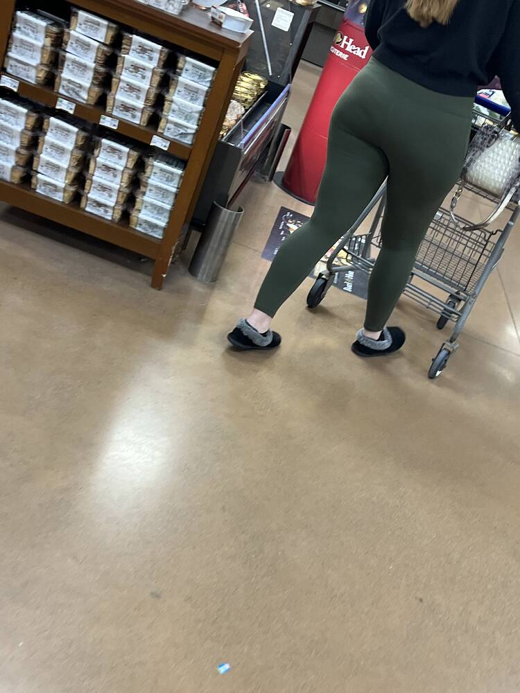 Tall Pawg In Green Leggins Spandex Leggings Yoga Pants Forum