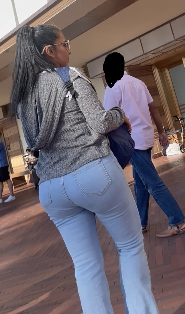 Latina Gilf With Amazing BBL - Tight Jeans - Forum
