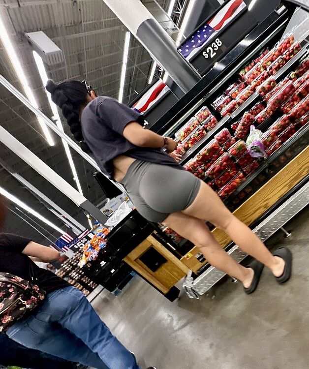Walmart trip. Three hot latinas - Spandex, Leggings & Yoga Pants - Forum