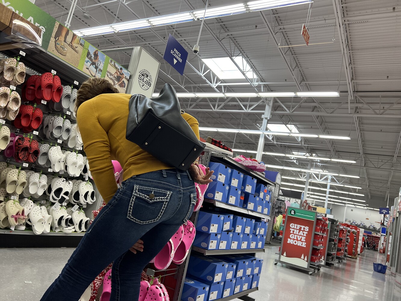 Older Mexican Milf Vtl Nice Ass Big Tits Tight Jeans Forum