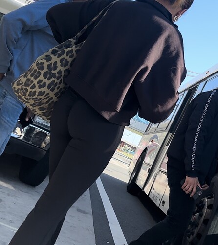 Tight Latina booty in scrunched up leggings ( OC ) - Spandex, Leggings ...
