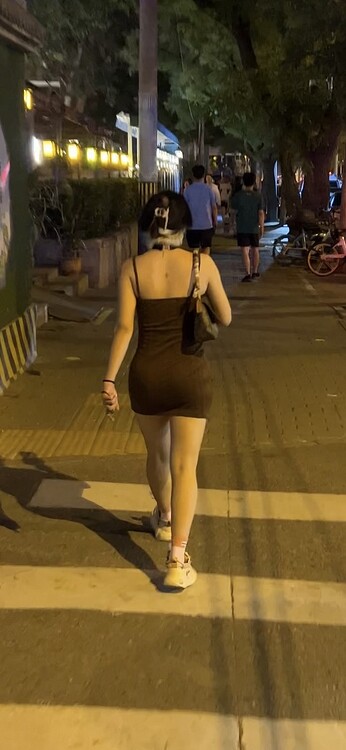 Following BUBBLEBUTT ASIAN in tight skirt to the subway - Spandex ...