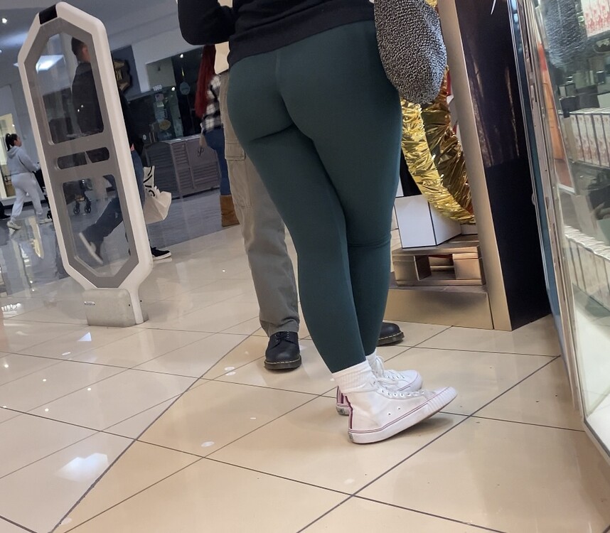 Bonus shots from the green leggings bootyful babe!😍 - Spandex, Leggings ...