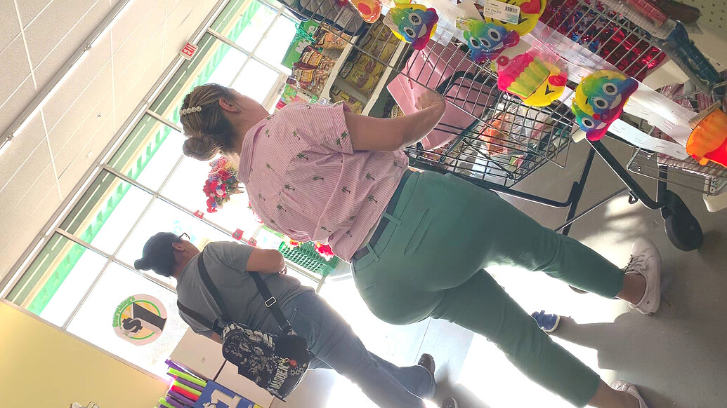 Hispanic with big bbl and hot face - Tight Jeans - Forum