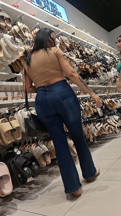 Two big culos latinos, mom and her girl, pair of mamasitas [oc] - Tight Jeans - Forum