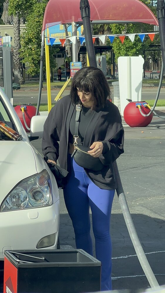 Beautiful brunette (car wash) 🔥 - Spandex, Leggings & Yoga Pants - Forum