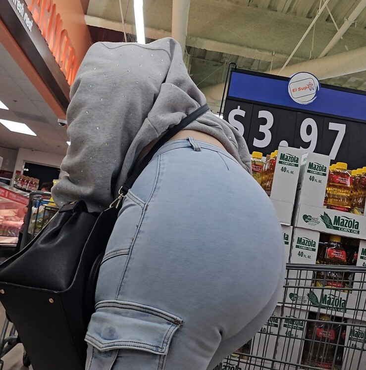 Mega latina donk in jeans at market - Tight Jeans - Forum