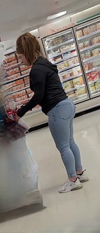 Whooty Pawg with a BuBble - Tight Jeans - Forum