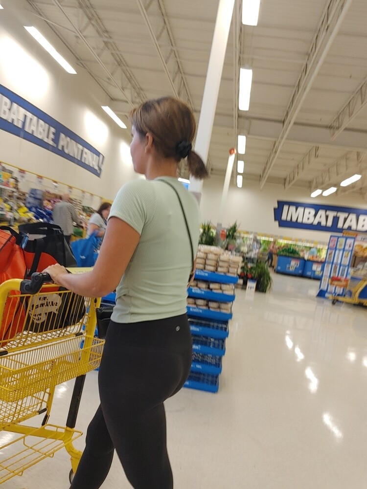 Nice Boobs And Thigh Ass On That Tan Milf Spandex Leggings And Yoga