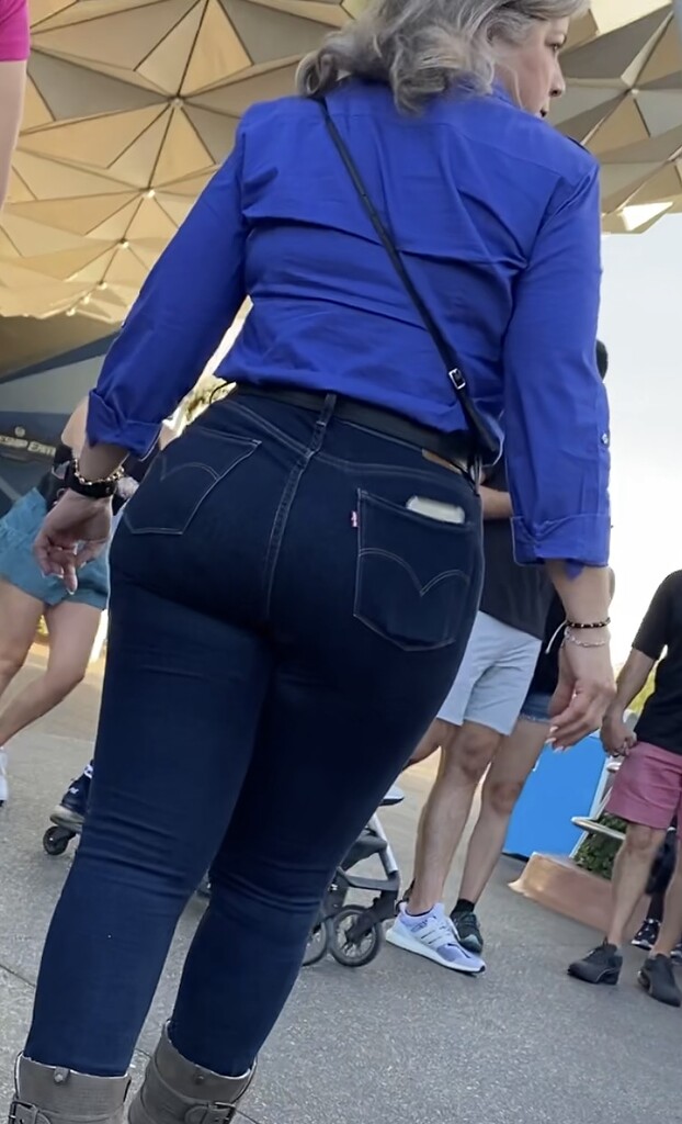 You’ve never seen a Latina Gilf with a body like this 😍 OC - Tight ...