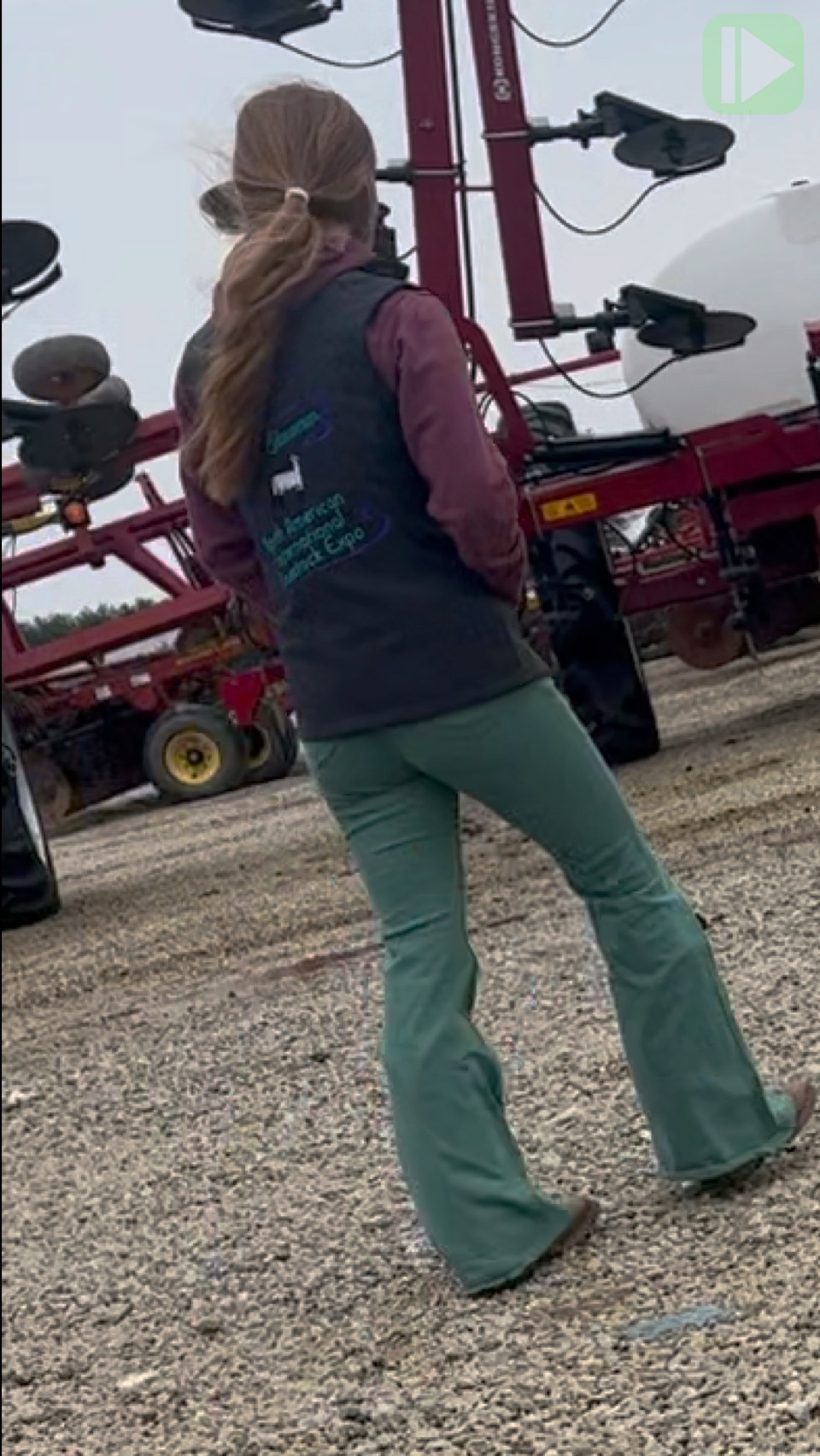 Stunning Beauty On The Farm - Tight Jeans - Forum