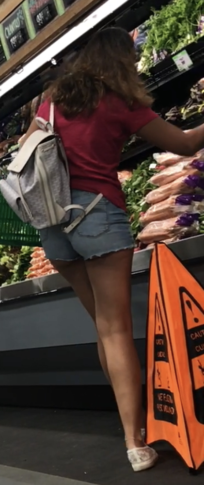 Cheek peek at the organic shop - Short Shorts & Volleyball - Forum