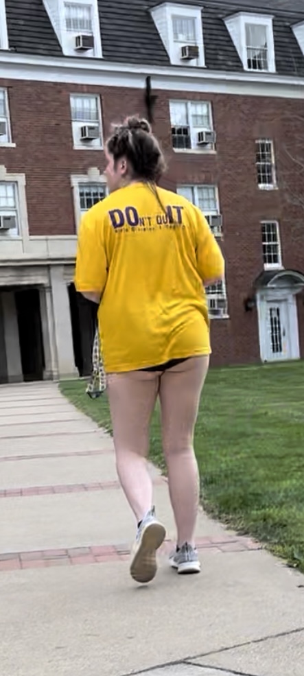 Cheeky college girl - Short Shorts & Volleyball - Forum