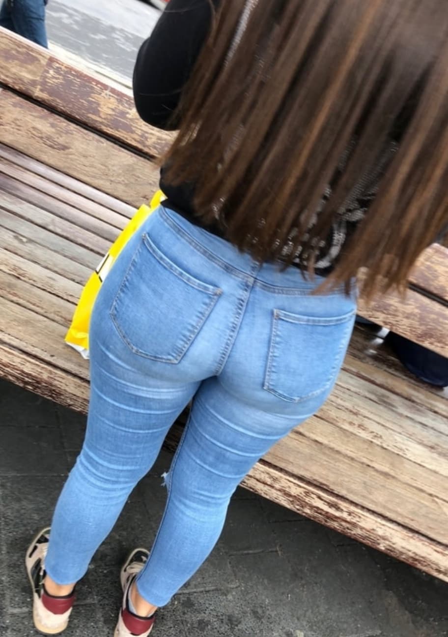 This Big Tight Ass In Jeans Needs A Punishment Tight Jeans Forum 8427