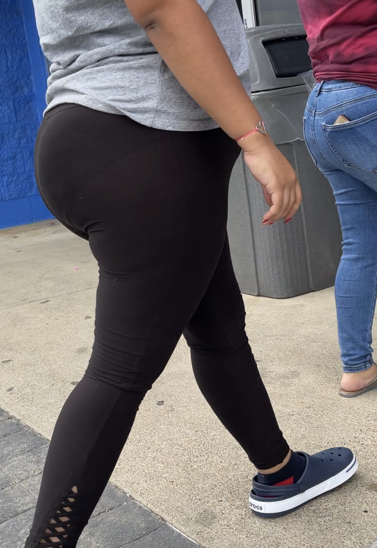 Mexican Milf With Nice Round Butt Spandex Leggings Yoga Pants Forum