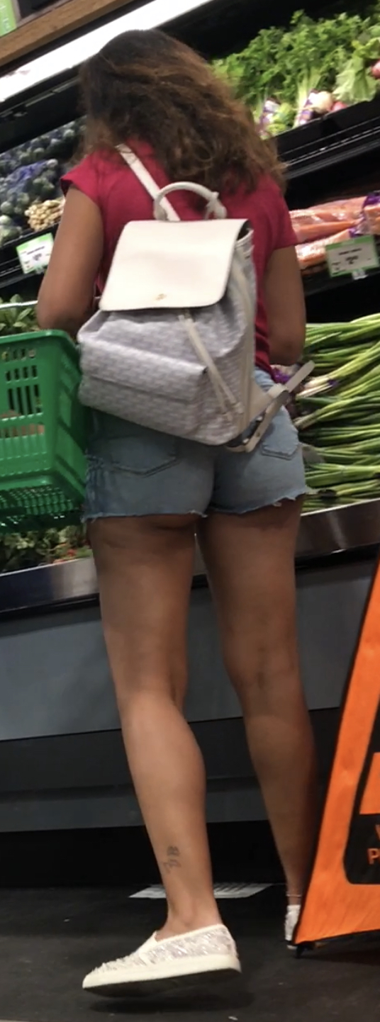 Cheek peek at the organic shop - Short Shorts & Volleyball - Forum