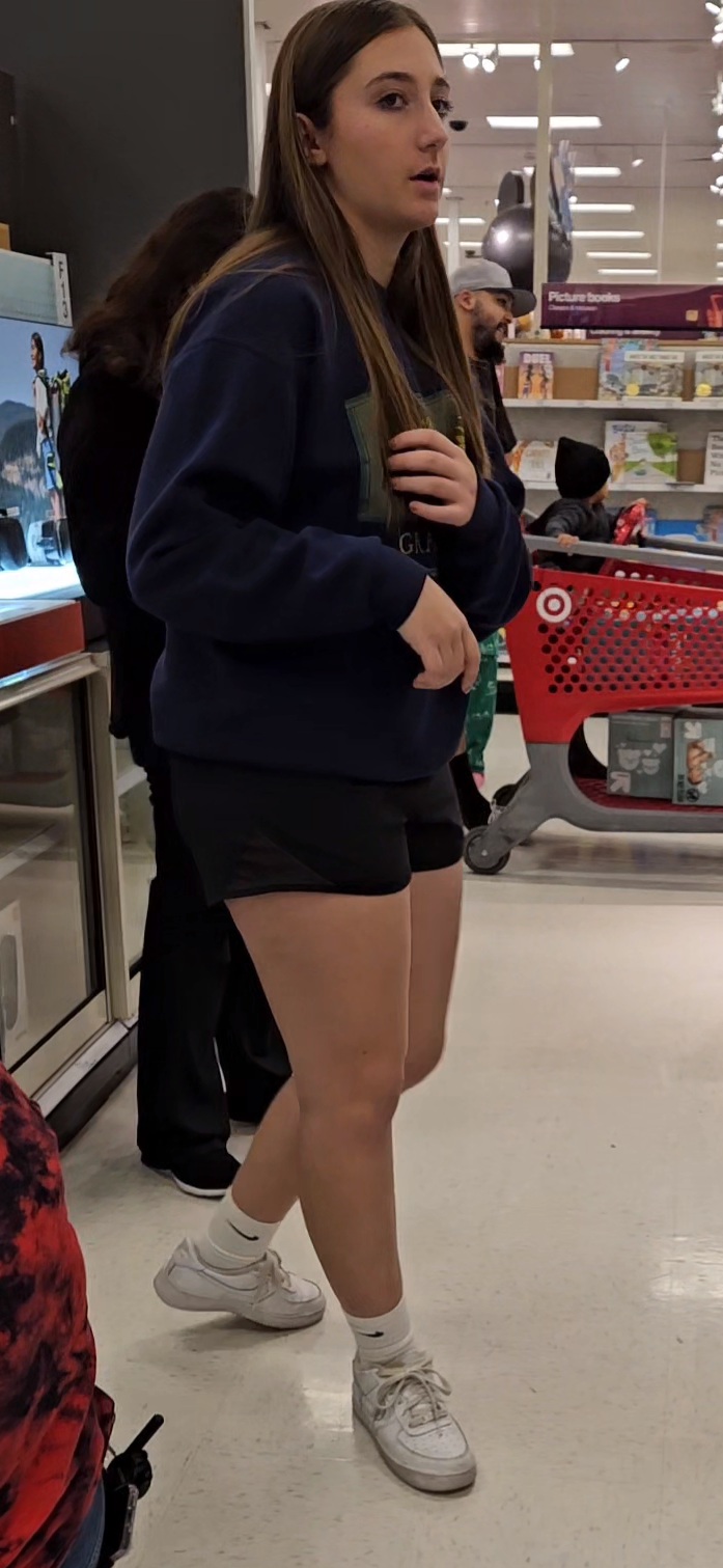 Thick white girl in VB shorts w/ VPL (lots of upshots) BUSTED - Short ...