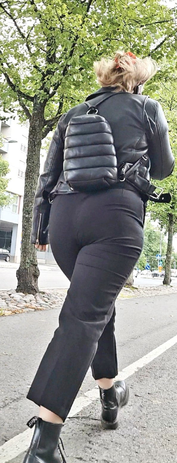 Pawg Walking In Front Of Me Spandex Leggings And Yoga Pants Forum