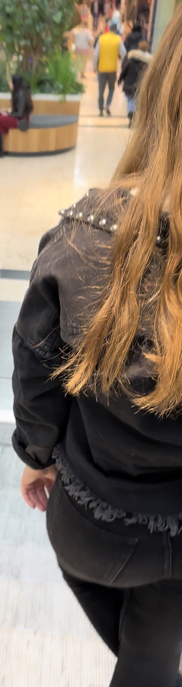 German Escalator Girl Oc 🇩🇪 Tight Jeans Forum