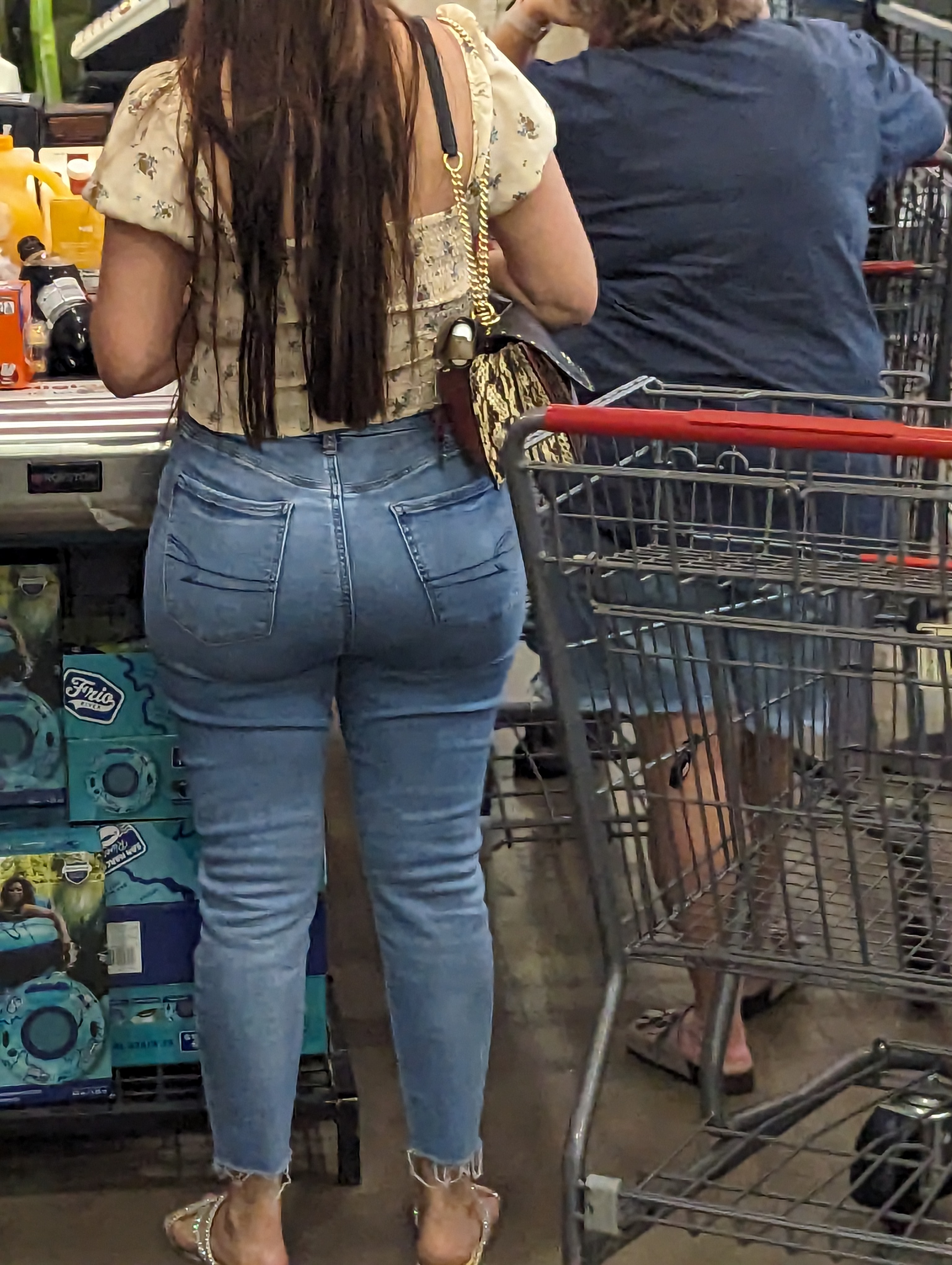 Packing lots of 🍑 in those jeans - Tight Jeans - Forum