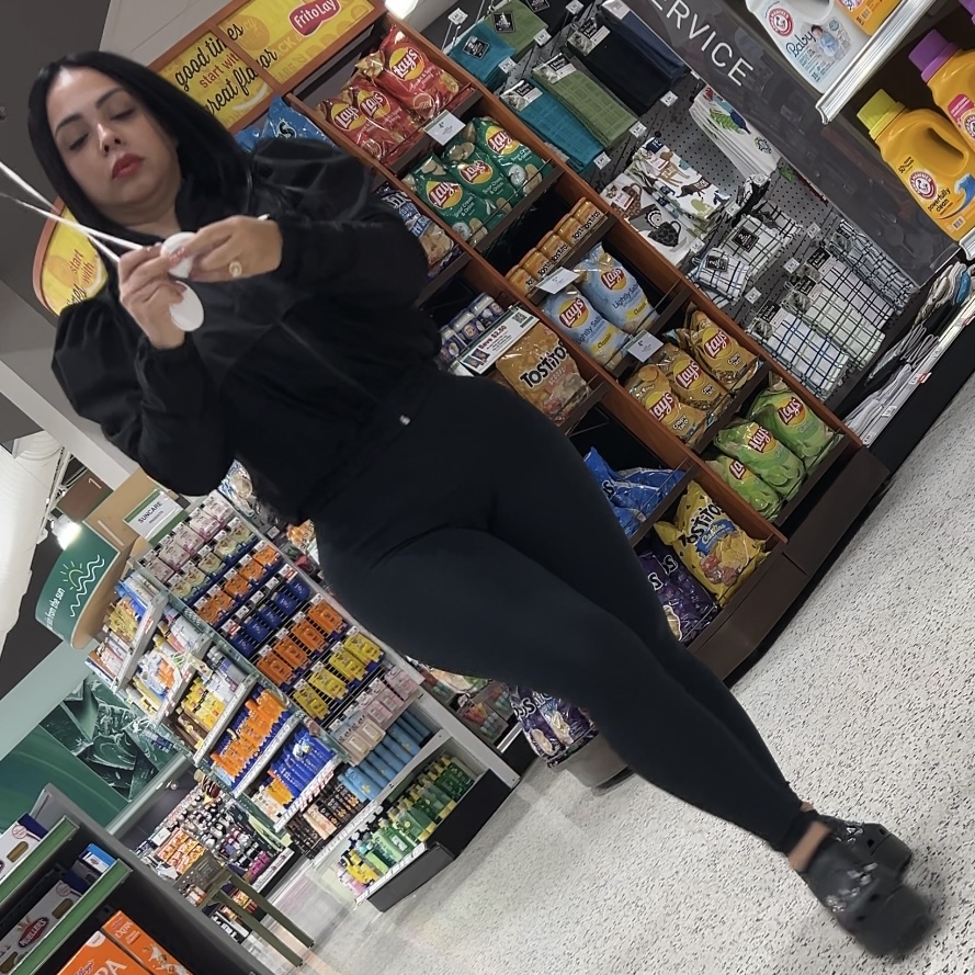 Unreal Latina baddie BBL Hourglass Figure - Spandex, Leggings & Yoga ...