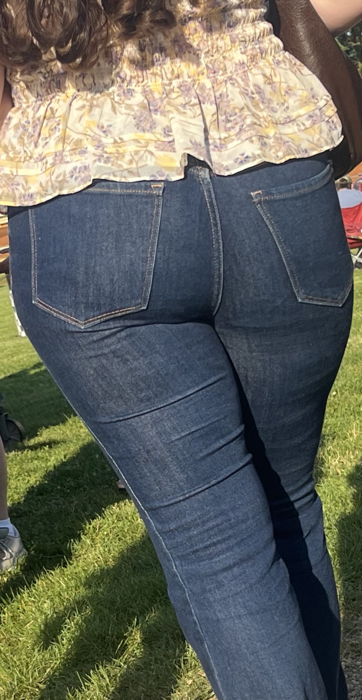 Very Nice Butt In Blue Jeans Oc Tight Jeans Forum 9896