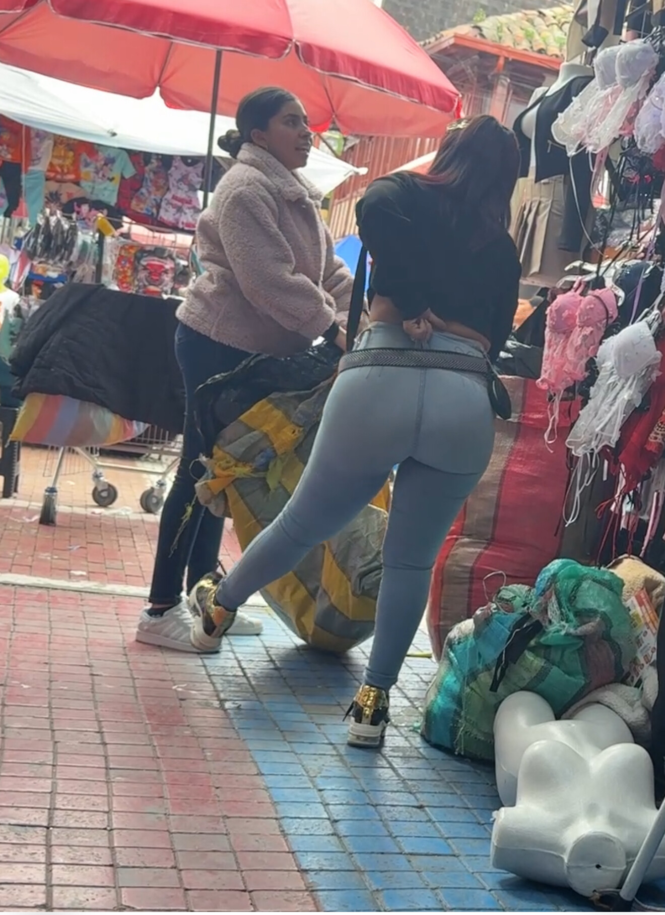 Big ass in tight pocketless - Tight Jeans - Forum