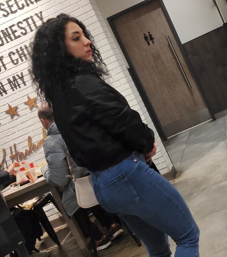 Two cute chicks in tight jeans at kfc and bk - Tight Jeans - Forum