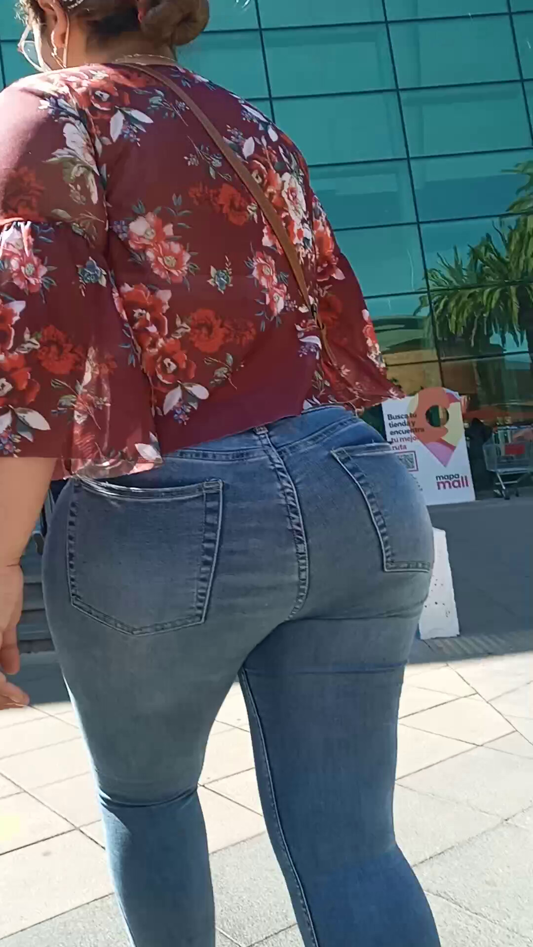 #021 - Big ass latina shopping in tight blue jeans - Tight Jeans - Forum