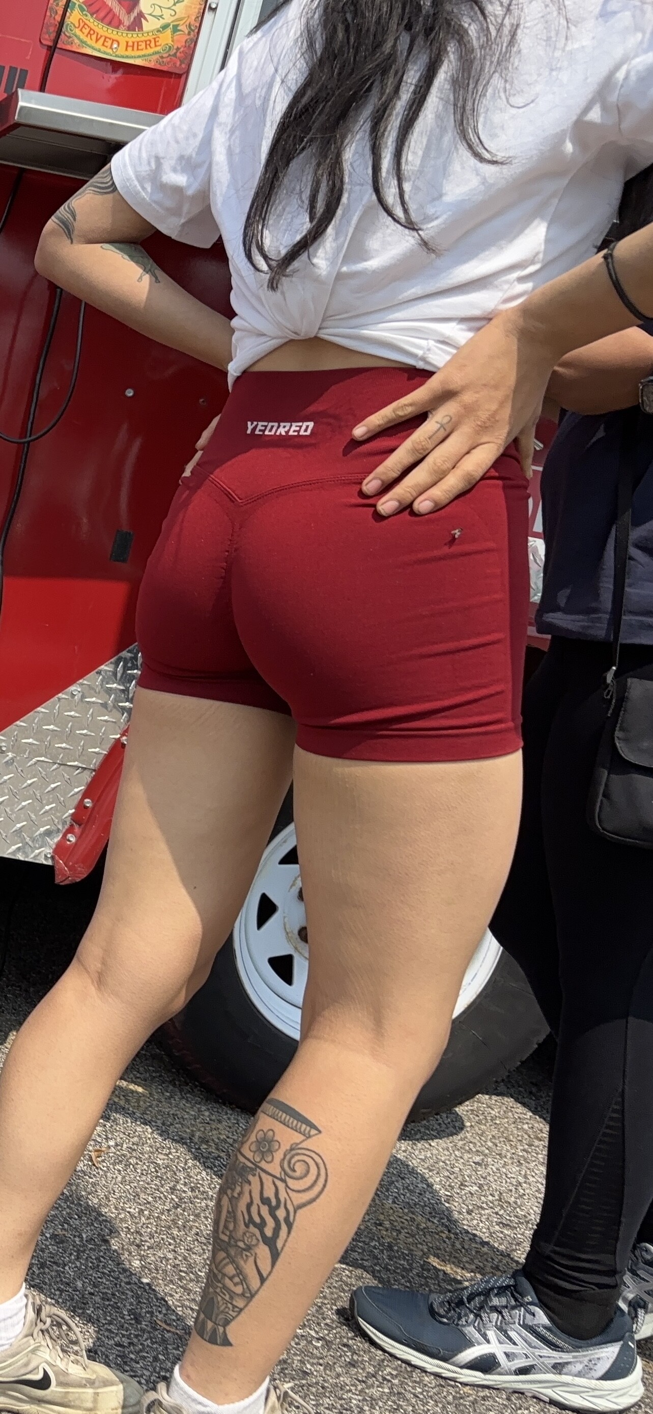 Hot tatted Latina spinner at taco truck - Spandex, Leggings & Yoga Pants - Forum