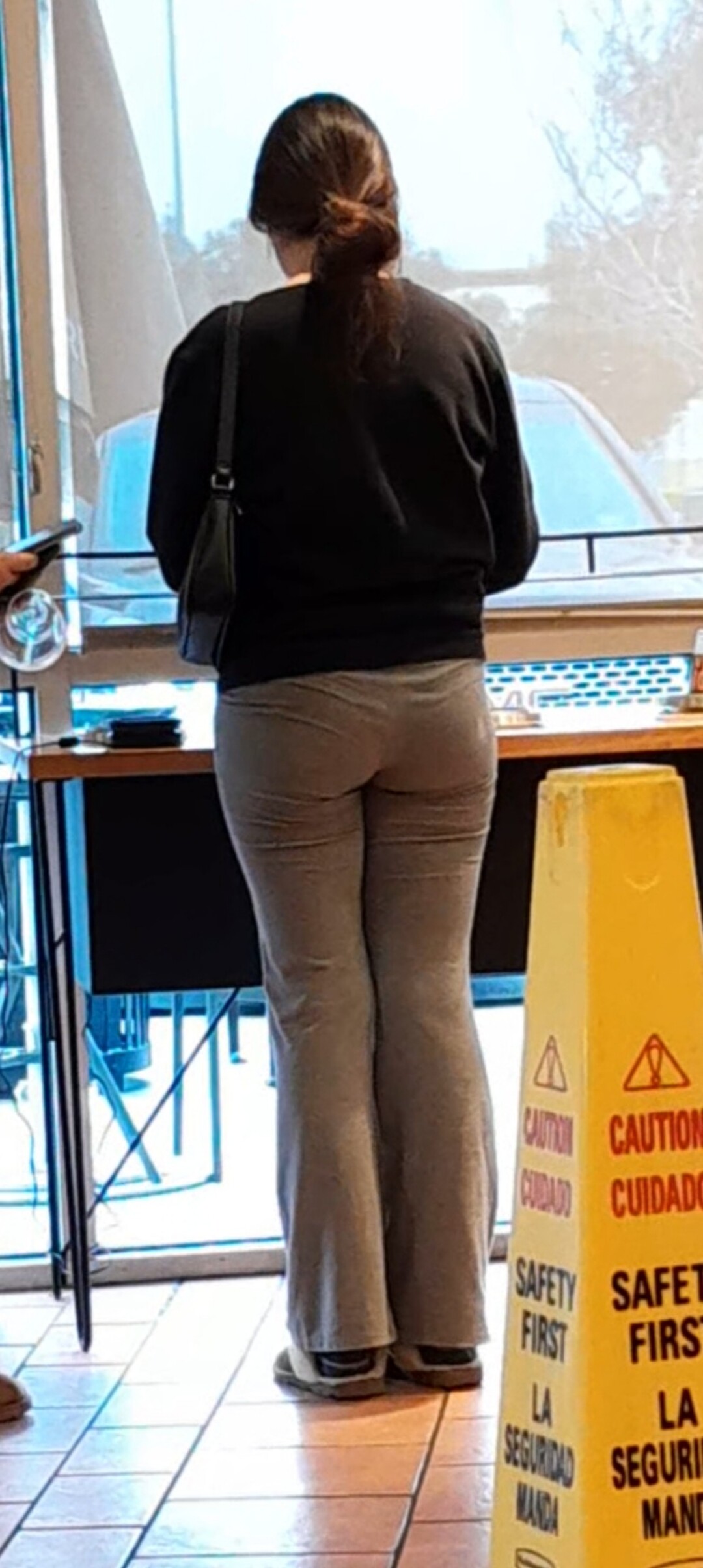 Cute butt in grey pants - Spandex, Leggings & Yoga Pants - Forum