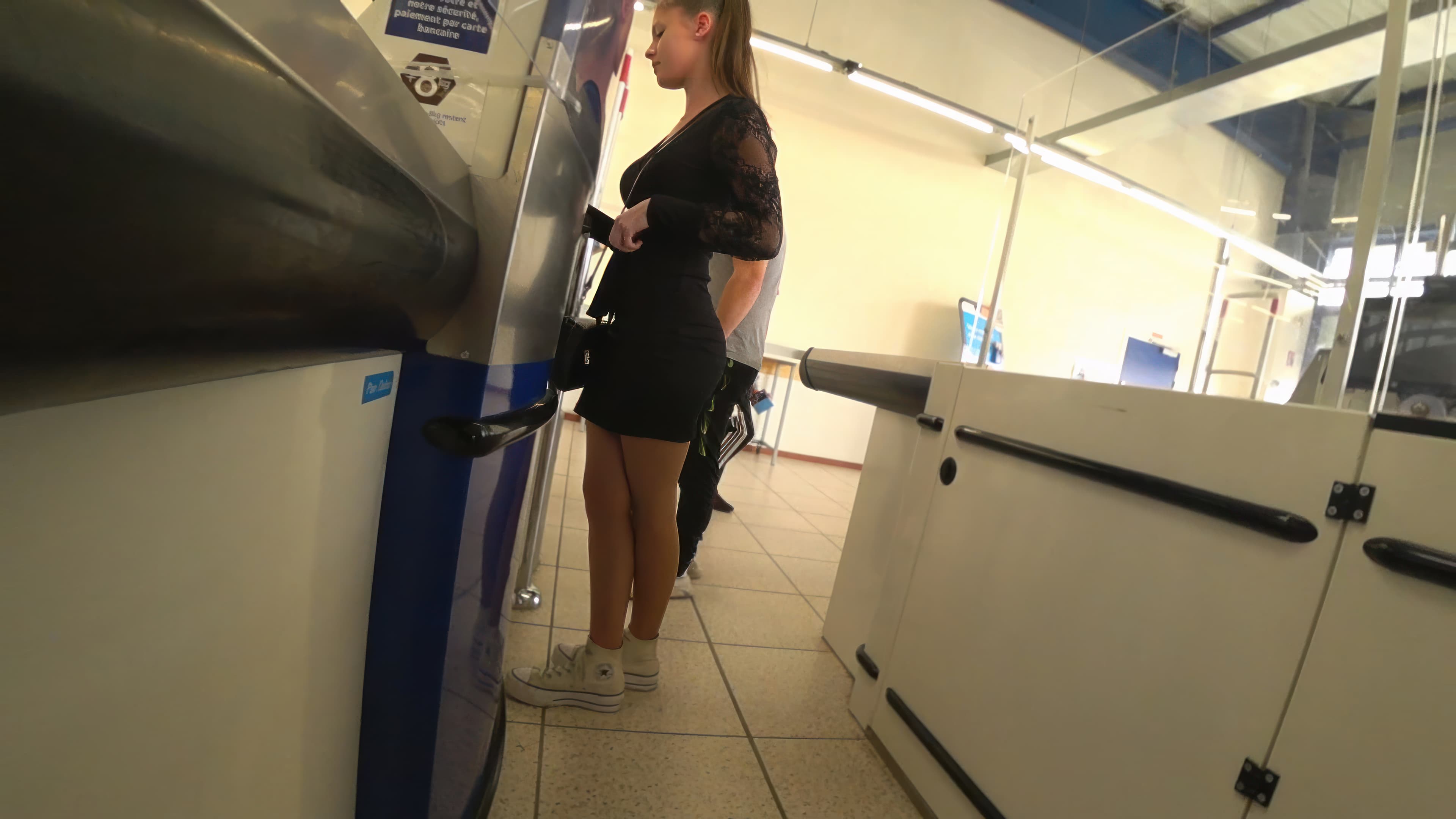Girl in tight black dress - ass - Forum