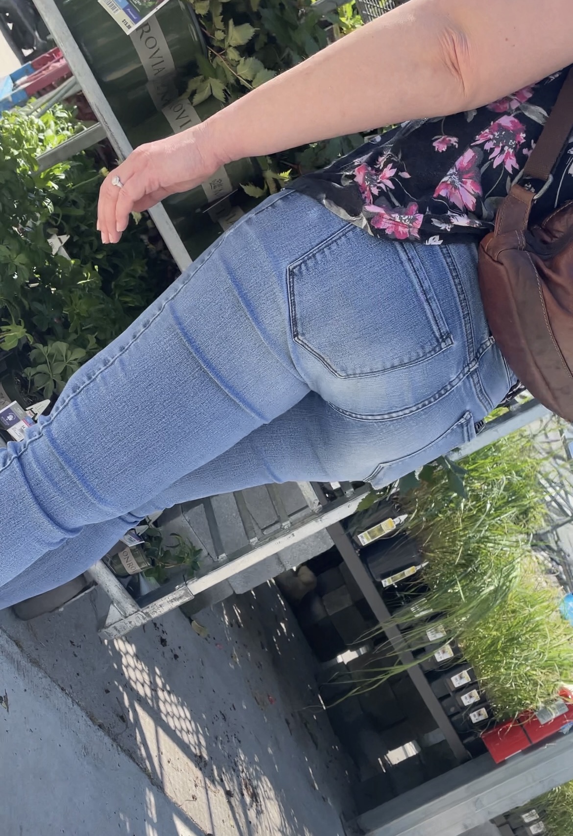 Juicy Ass Milf With Wide Hips Oc Tight Jeans Forum