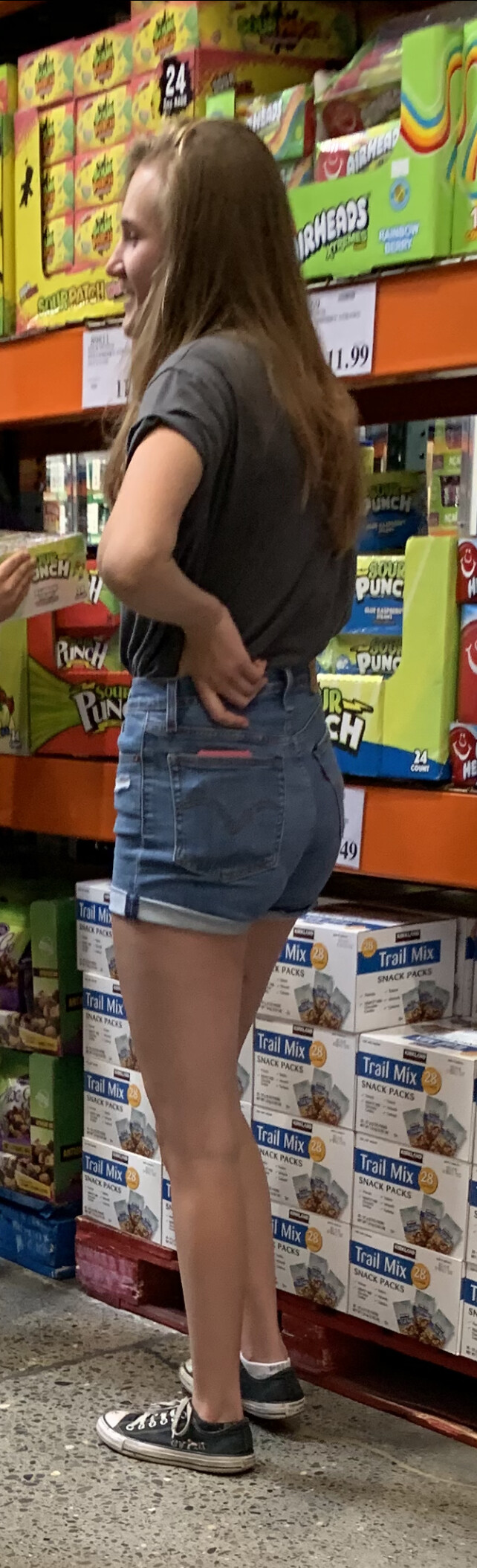 Tight Teen Booty At Costco Short Shorts And Volleyball Forum