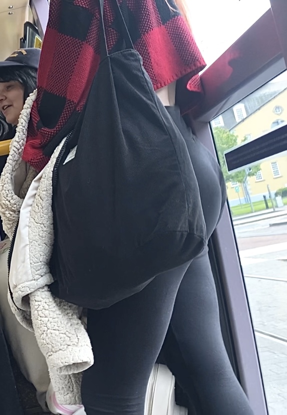 Nice ass on this skinny girl on the train - Spandex, Leggings & Yoga Pants - Forum