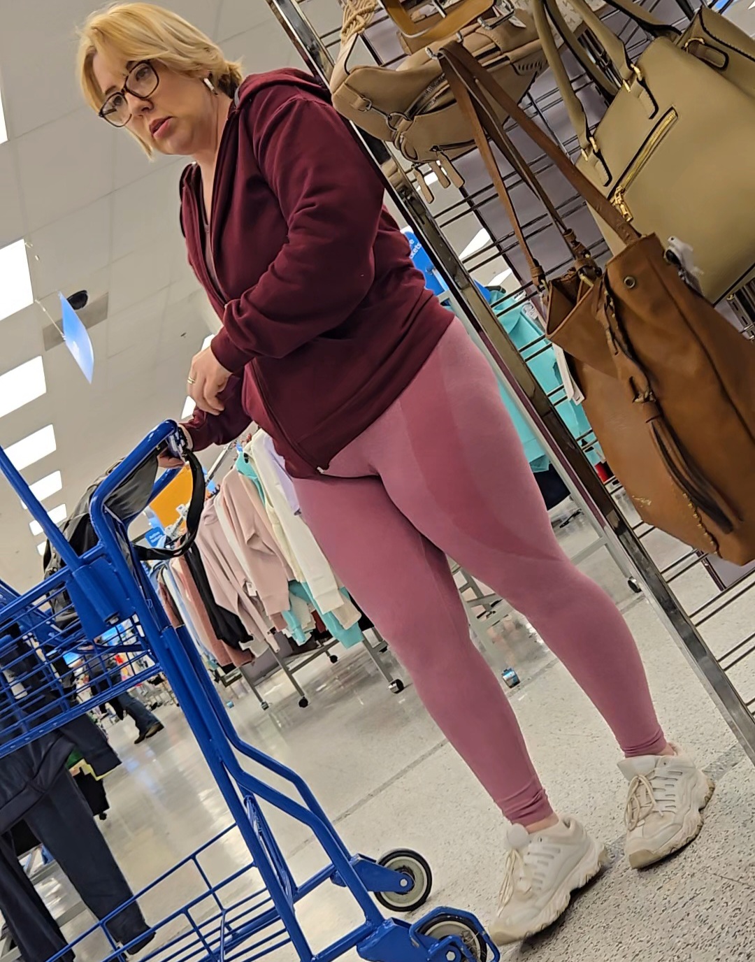 White Milf Had Hungry Yoga Pants рџ ђ Spandex Leggings Yoga Pants Forum