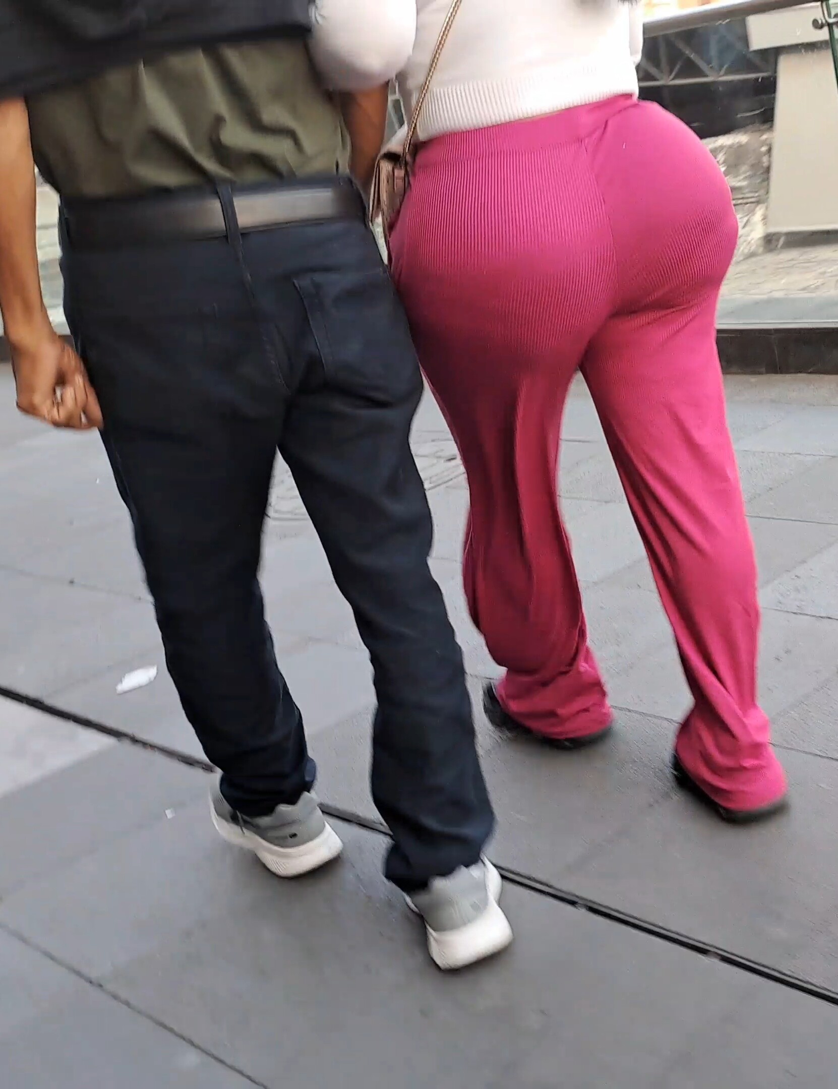 BBL in pink flared pants - Forum