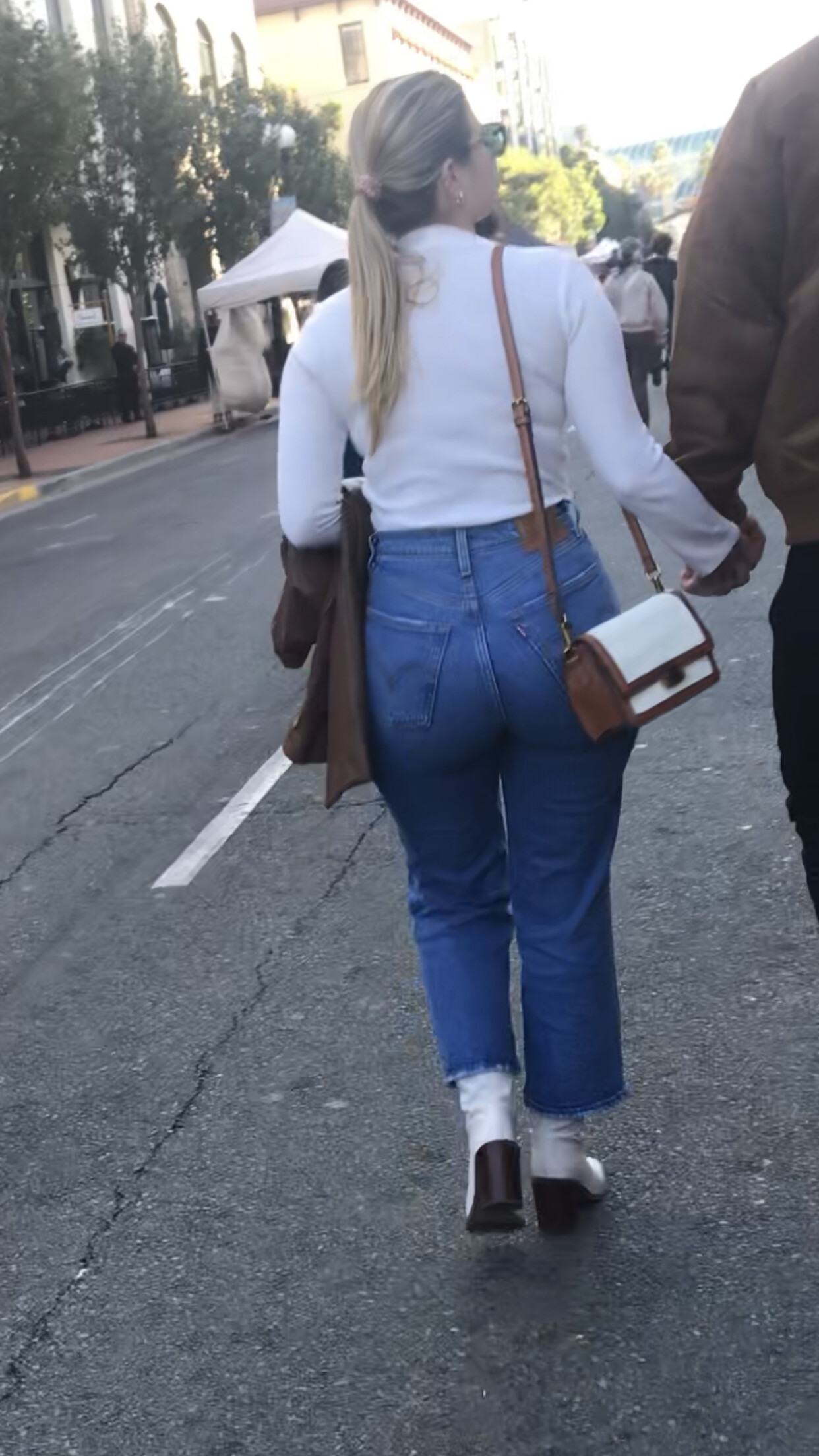 Capping someone’s Juicy PAWG Girlfriend 🍑 🤤 - Tight Jeans - Forum