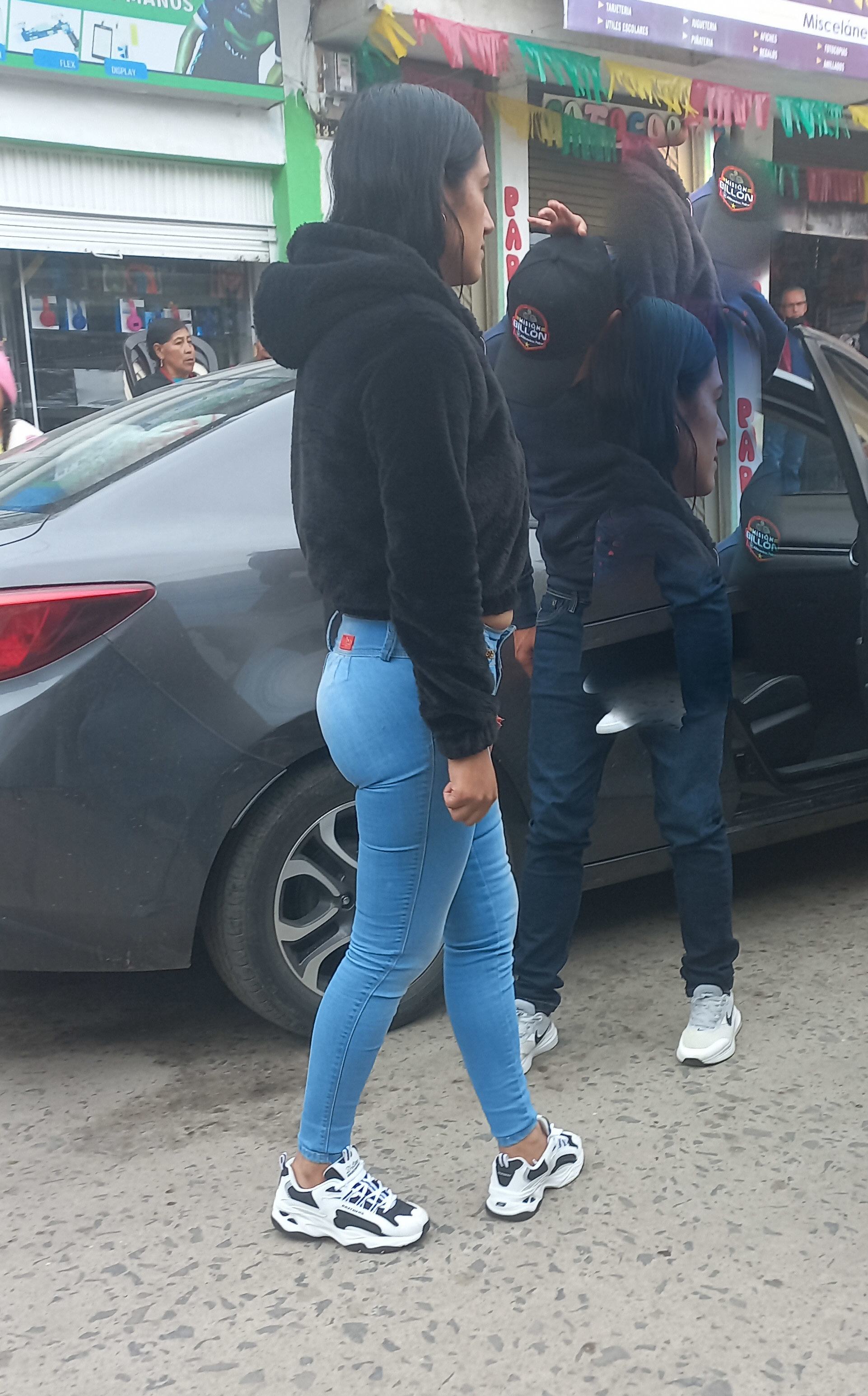 🍑 Nalgas paradas en jeans ajustados 🍑 - Tight Jeans - Forum