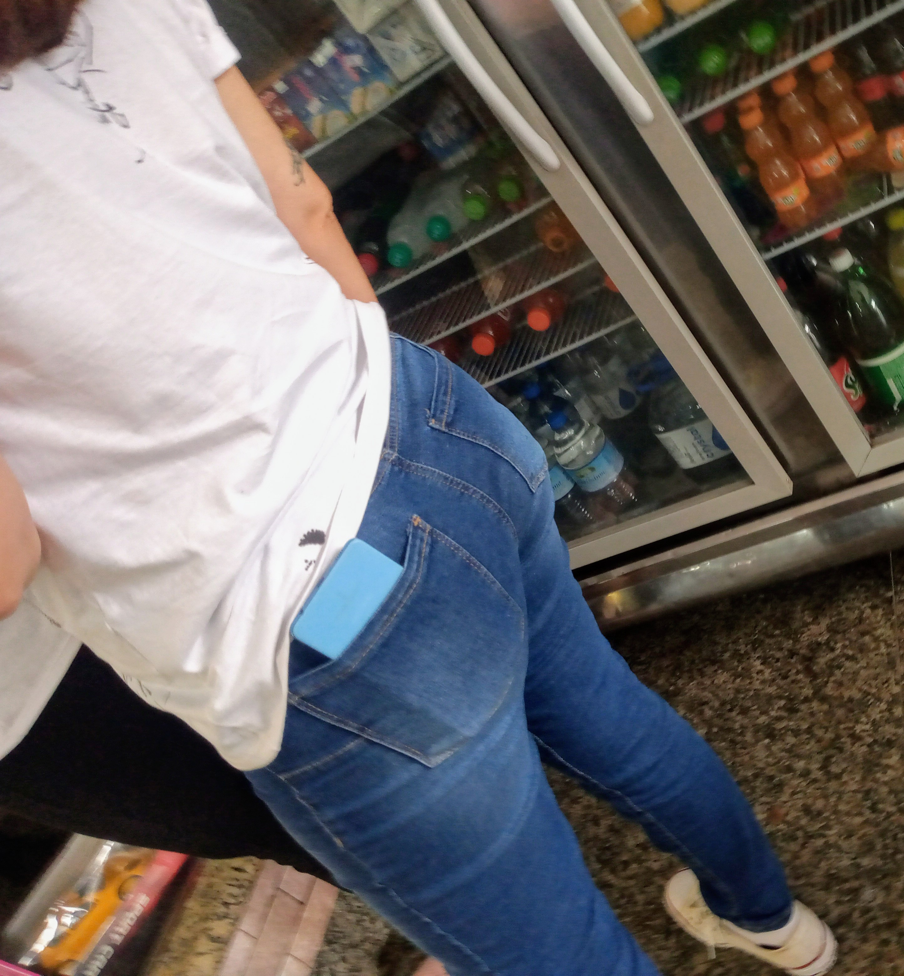 Some girls in bakery - Tight Jeans - Forum