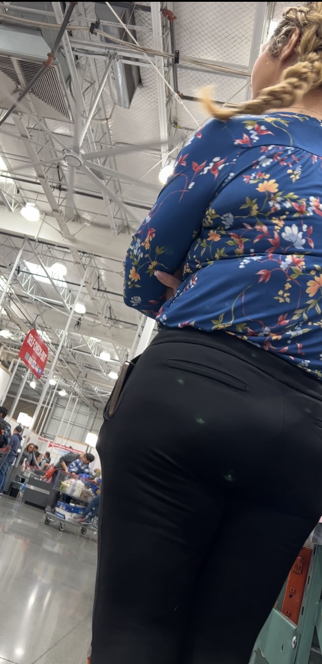 Costco Thick Pawg Worker Short Video Spandex Leggings And Yoga Pants Forum